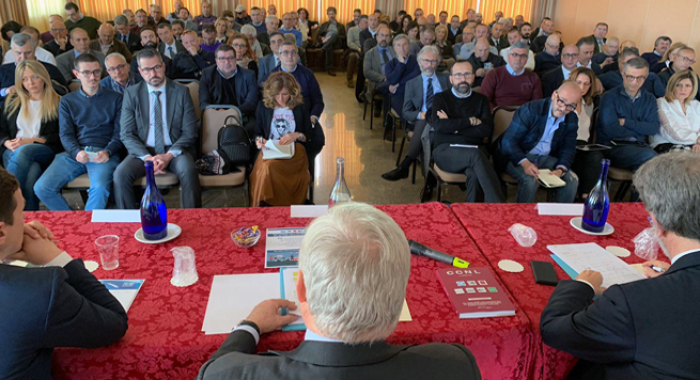 OLTRE 200 DIRIGENTI FABI A BARI CON DE FILIPPIS E SCARIN | FABI ...